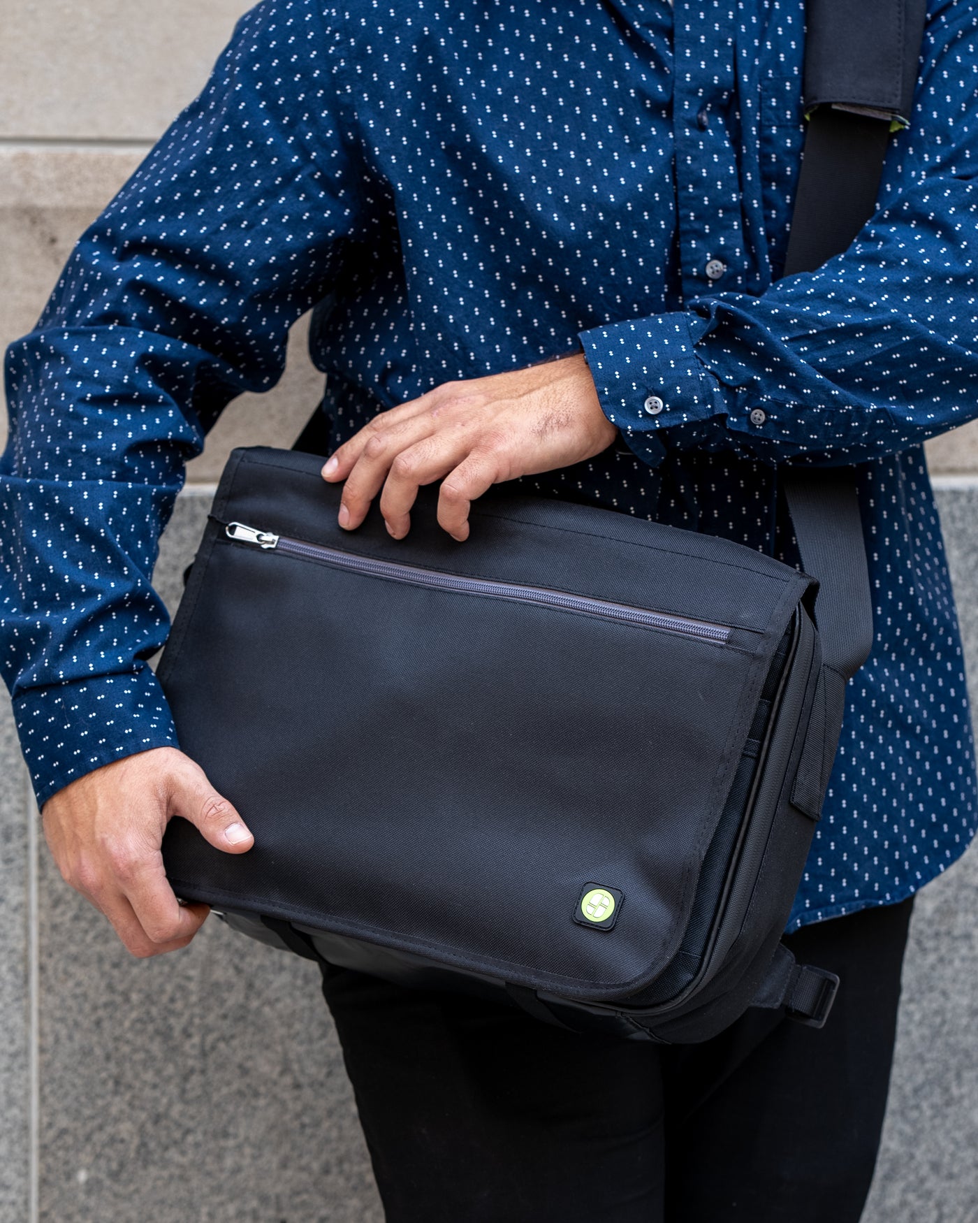 Smell Proof & Locking Messenger Bag – STASHLOGIX