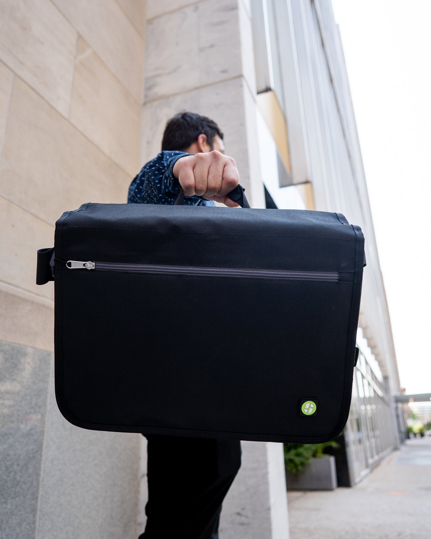 Smell Proof & Locking Messenger Bag – STASHLOGIX